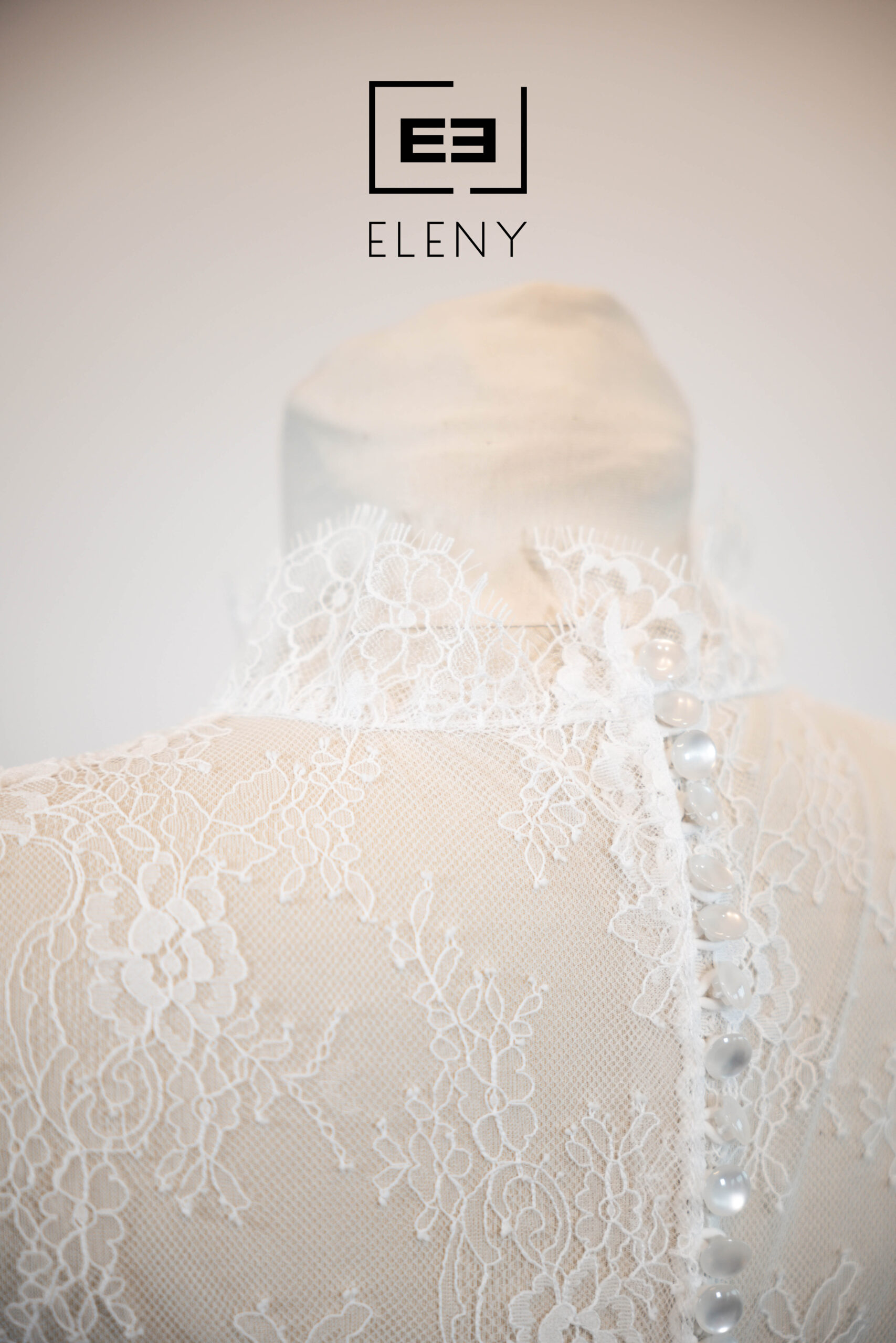 Rochie de mireasă din dantelă Chantilly cu guler înalt, mâneci lungi și ...
